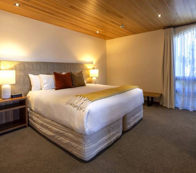 Deluxe Courtyard Suite | Fiordland Accommodation | Cabot Lodge